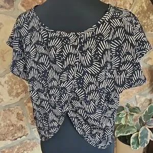 Forever 21 | Tops | Forever 2 Black And Tan Patterned Top With Flutter ...